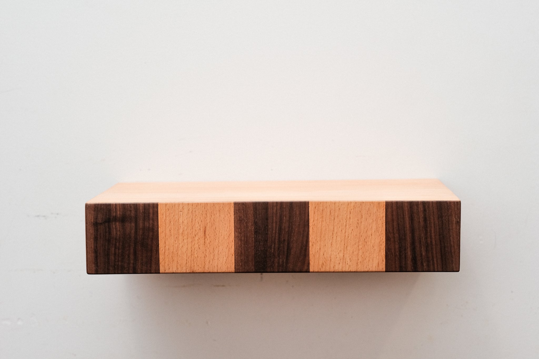 FLOATING LARGE CHECKER